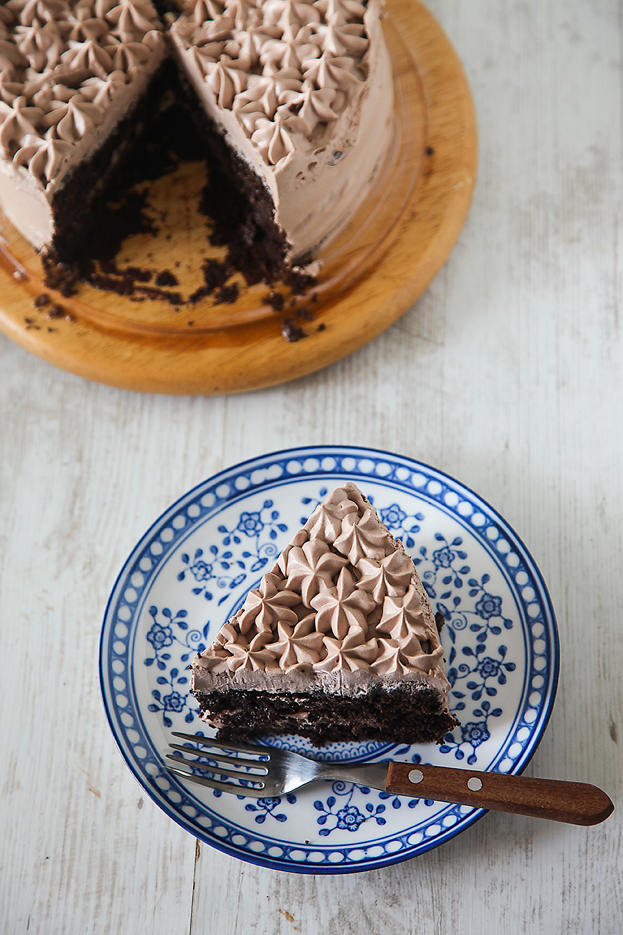 Eggless Chocolate Cream Cake – DivineTaste